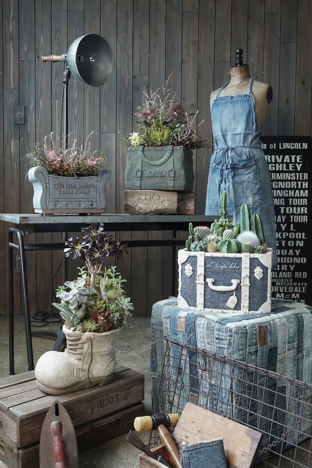 【個人宅配送不可】ｳﾞｨﾝﾃｰｼﾞﾚｻﾞｰﾊﾞｹﾞｰｼﾞWH: フラワーベース・鉢カバー ｜ YDMオンラインストア ｜ 横浜ディスプレイミュージアム